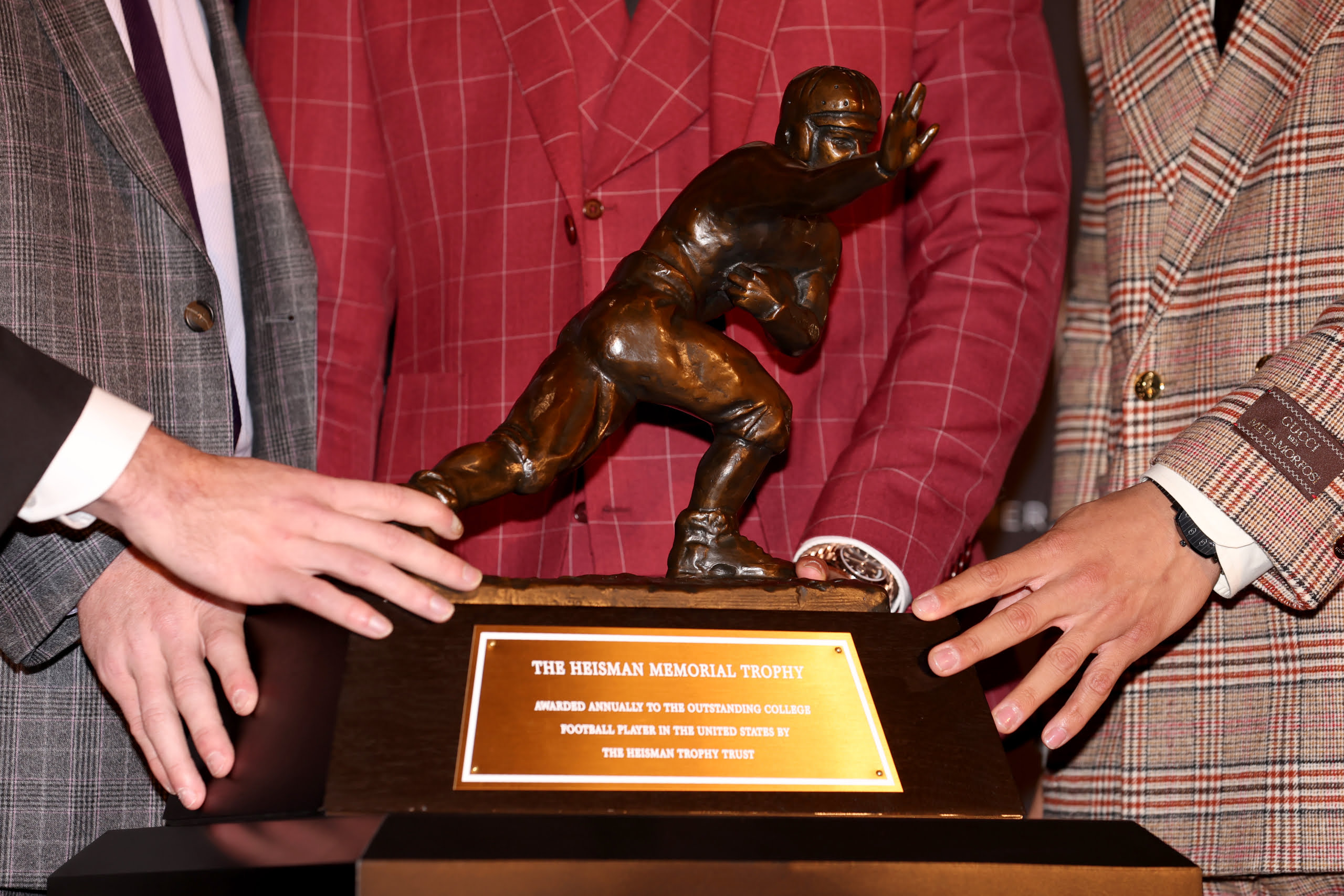 Heisman Watch: Tracking the Front-Runners and Dark Horse Candidates ...